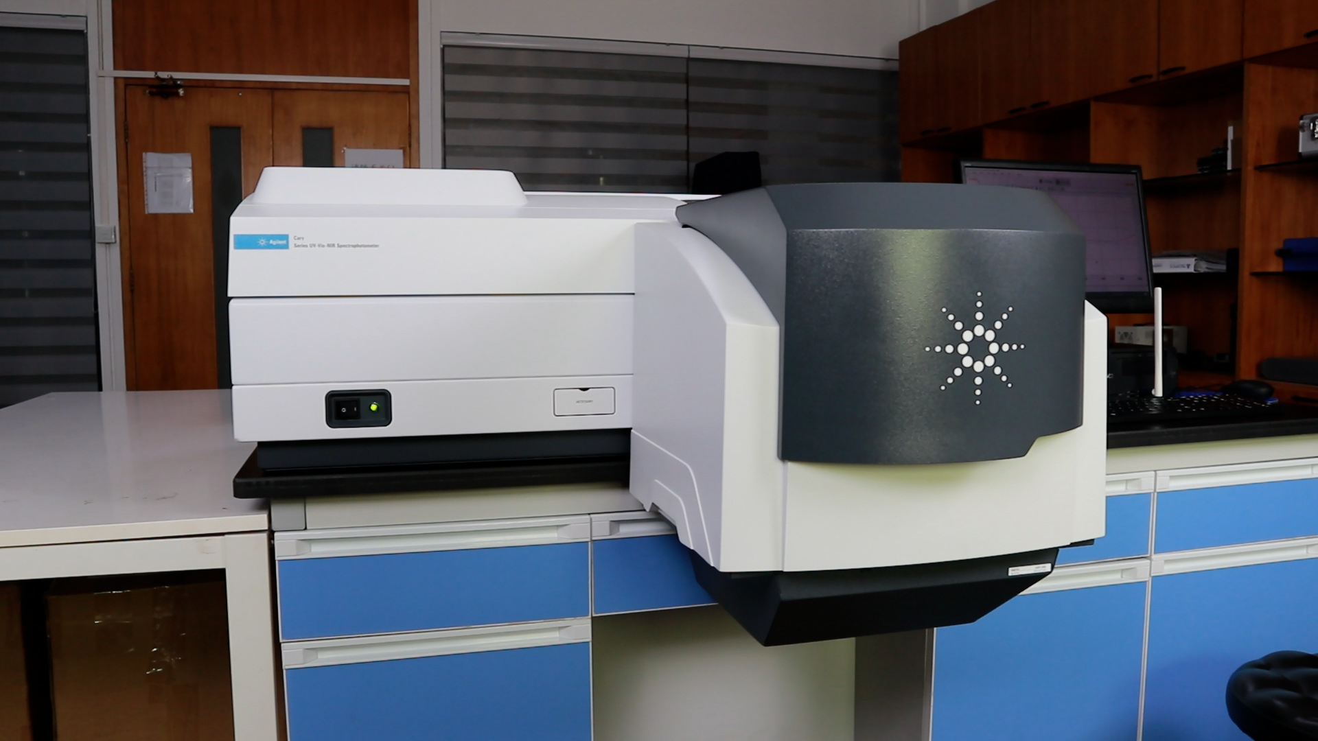 Agilent Cary 7000 Spectrophotometer - Avantier Inc.