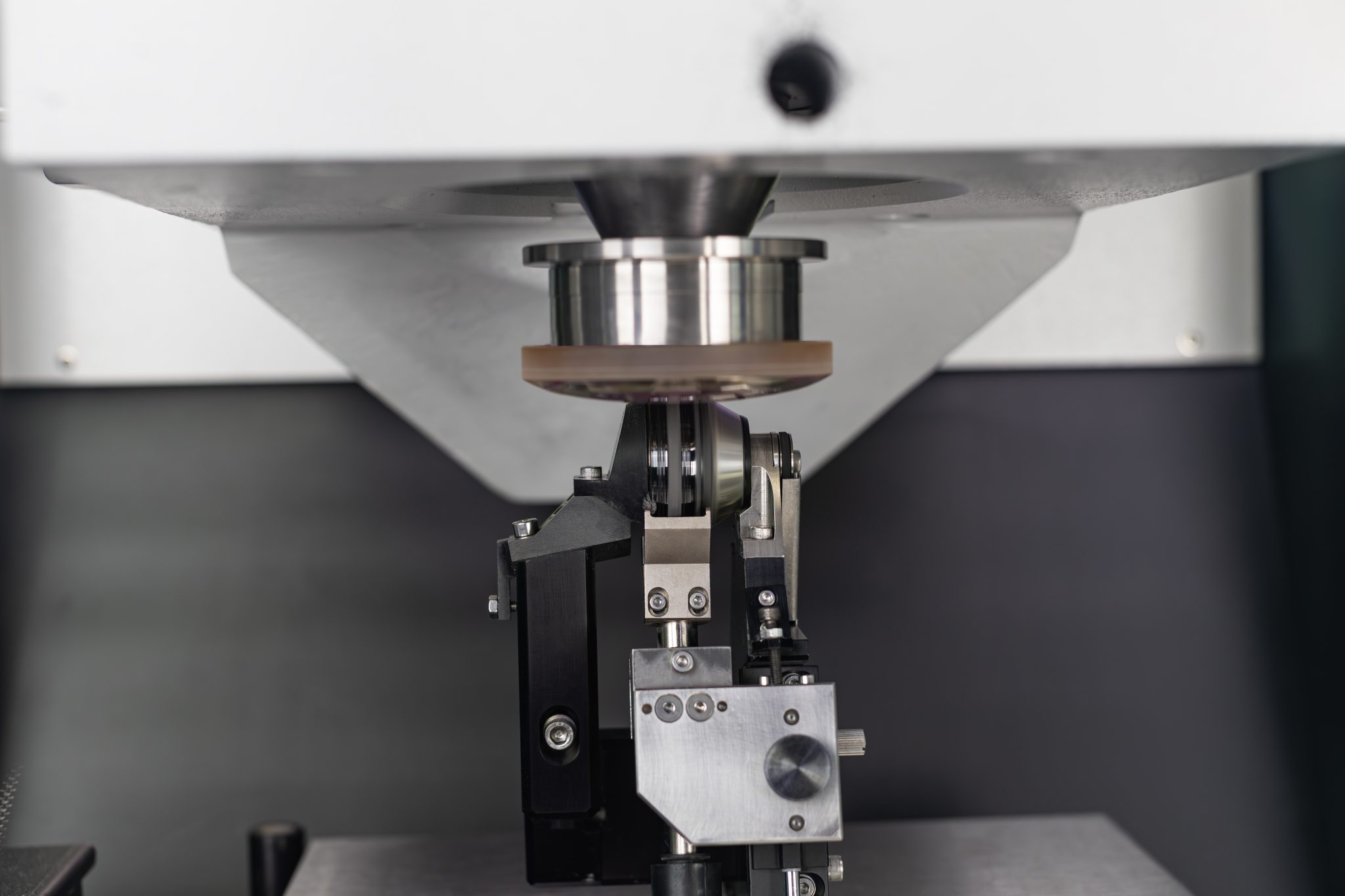 Diffractive aspherical lenses